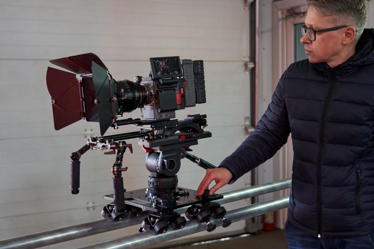 How Directors Use Camera Movement To Control Emotion - FilmFuse