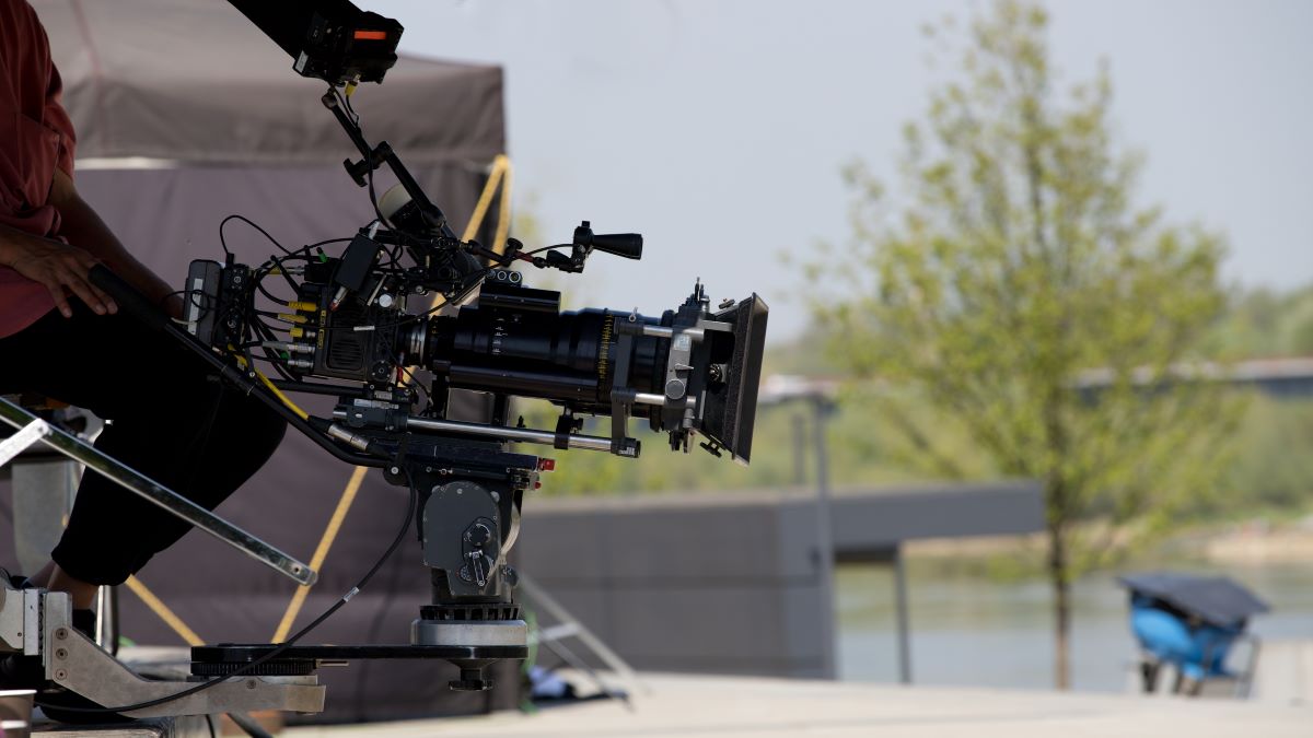 How Directors Use Camera Movement To Control Emotion - FilmFuse